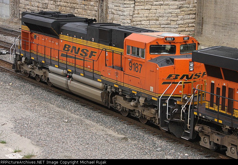 BNSF 9187